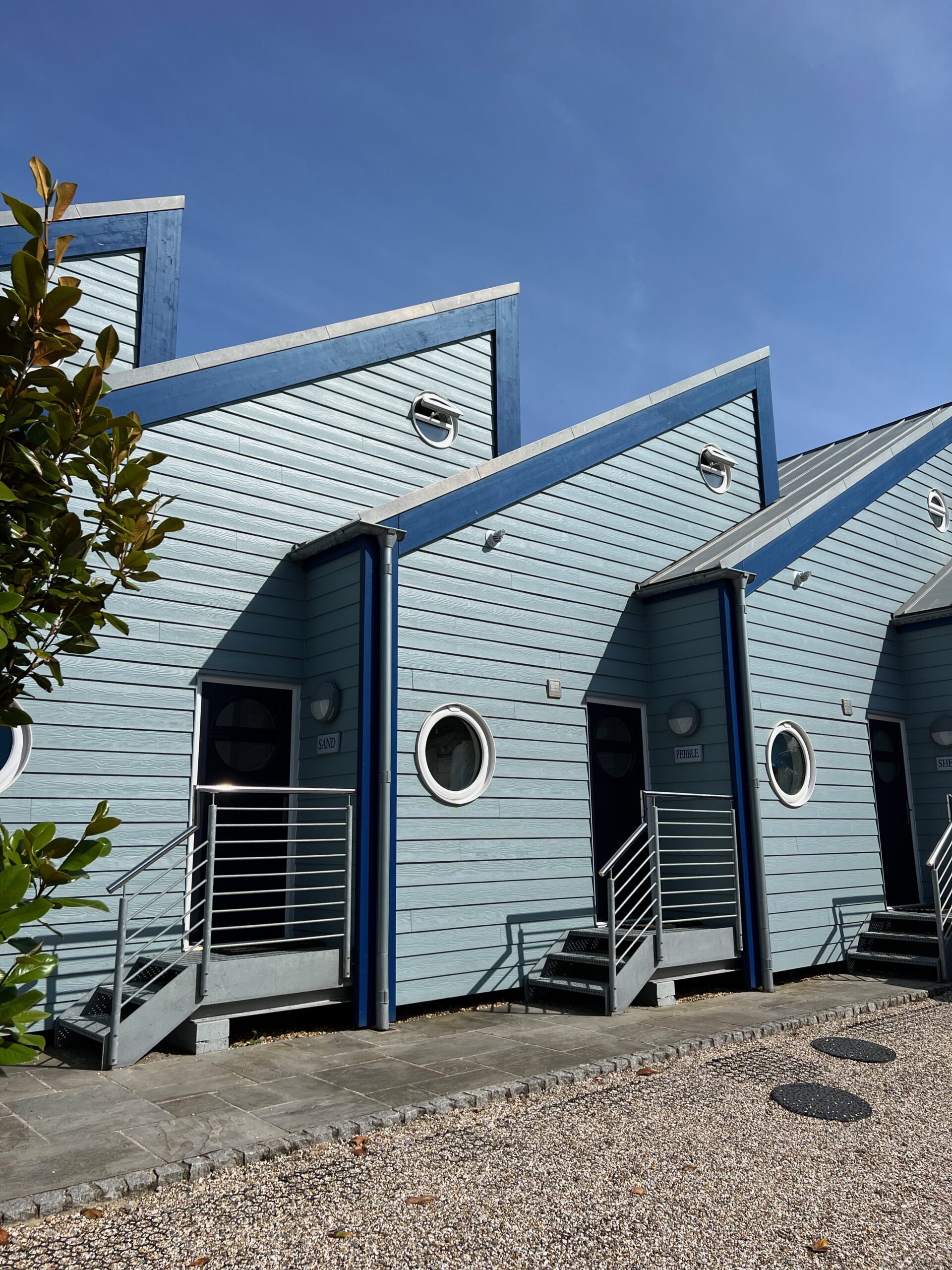 Beachcroft Hotel & Beach Hut Suites - Feron Clark Style